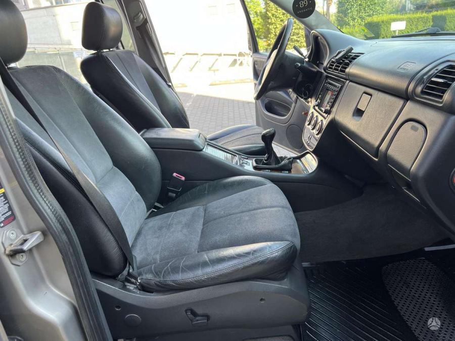 Pelēks Mercedes-Benz ML 270 2005 Viļņa, ar dzinēja tilpumu 2.70 L un nobraukumu 318 tūkst. km par 2250 €, foto 37 vietnē AUTOMOTO.COM.LV