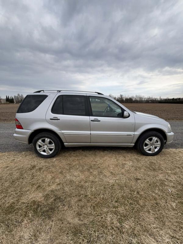 Grey Mercedes-Benz ML 270 2005 in Rapina, with an engine capacity of 2.70 L and mileage of 348 thousand km for 3600 €, photo 6 on AUTOMOTO.COM.LV