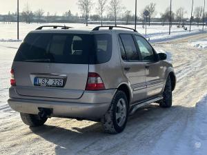 Yellow Mercedes-Benz ML 270 2002 in Ukmerge, with an engine capacity of 2.70 L and mileage of 339 thousand km for 2350 €, photo 4 on AUTOMOTO.COM.LV