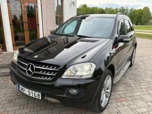 Black Mercedes-Benz ML 280 2006 in Jelgava, with an engine capacity of 3.00 L and mileage of 315 thousand km for 4800 €, photo 1 on AUTOMOTO.COM.LV