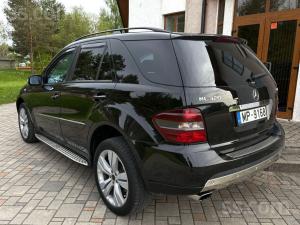 Black Mercedes-Benz ML 280 2006 in Jelgava, with an engine capacity of 3.00 L and mileage of 315 thousand km for 4800 €, photo 4 on AUTOMOTO.COM.LV