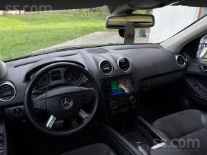Black Mercedes-Benz ML 280 2006 in Jelgava, with an engine capacity of 3.00 L and mileage of 315 thousand km for 4800 €, photo 7 on AUTOMOTO.COM.LV