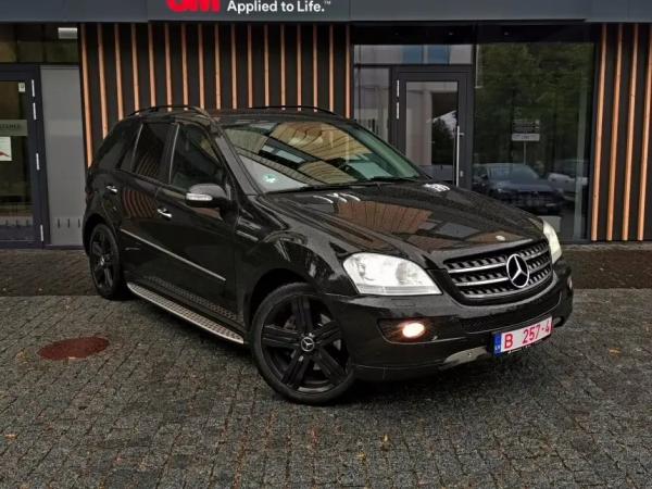 Black Mercedes-Benz ML 280 2006 in Riga, with an engine capacity of 3.00 L and mileage of 271 thousand km for 7900 €, photo 3 on AUTOMOTO.COM.LV