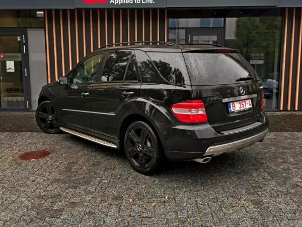 Black Mercedes-Benz ML 280 2006 in Riga, with an engine capacity of 3.00 L and mileage of 271 thousand km for 7900 €, photo 6 on AUTOMOTO.COM.LV