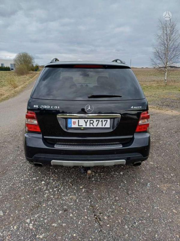 Melns Mercedes-Benz ML 280 2006 Viļņa, ar dzinēja tilpumu 2.99 L un nobraukumu 300 tūkst. km par 4500 €, foto 2 vietnē AUTOMOTO.COM.LV