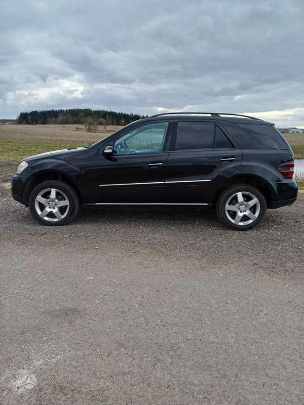 Melns Mercedes-Benz ML 280 2006 Viļņa, ar dzinēja tilpumu 2.99 L un nobraukumu 300 tūkst. km par 4500 €, foto 3 vietnē AUTOMOTO.COM.LV