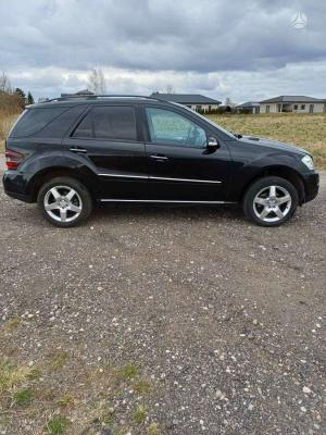 Black Mercedes-Benz ML 280 2006 in Vilnius, with an engine capacity of 2.99 L and mileage of 300 thousand km for 4500 €, photo 5 on AUTOMOTO.COM.LV