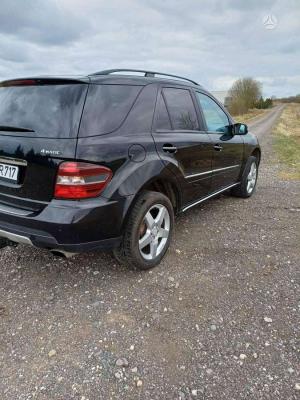 Black Mercedes-Benz ML 280 2006 in Vilnius, with an engine capacity of 2.99 L and mileage of 300 thousand km for 4500 €, photo 6 on AUTOMOTO.COM.LV