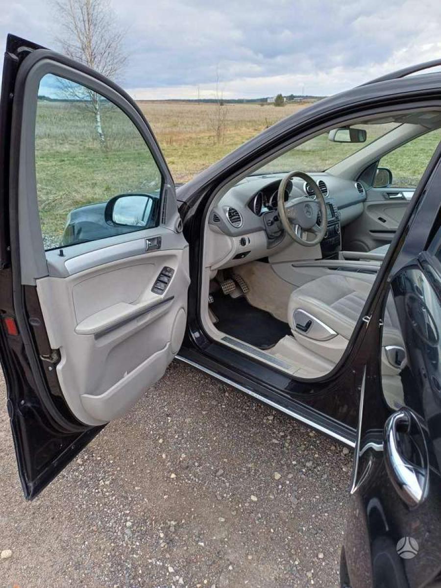 Black Mercedes-Benz ML 280 2006 in Vilnius, with an engine capacity of 2.99 L and mileage of 300 thousand km for 4500 €, photo 8 on AUTOMOTO.COM.LV