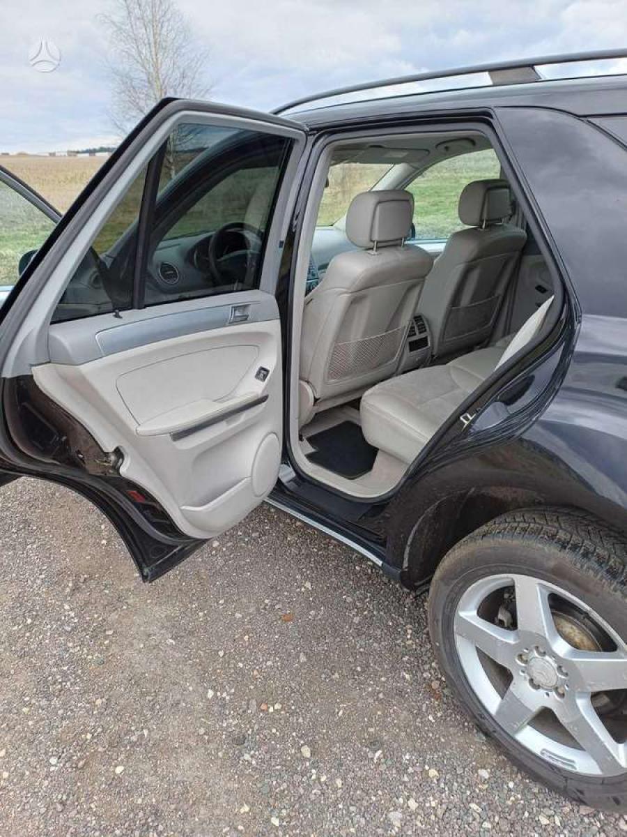 Black Mercedes-Benz ML 280 2006 in Vilnius, with an engine capacity of 2.99 L and mileage of 300 thousand km for 4500 €, photo 10 on AUTOMOTO.COM.LV