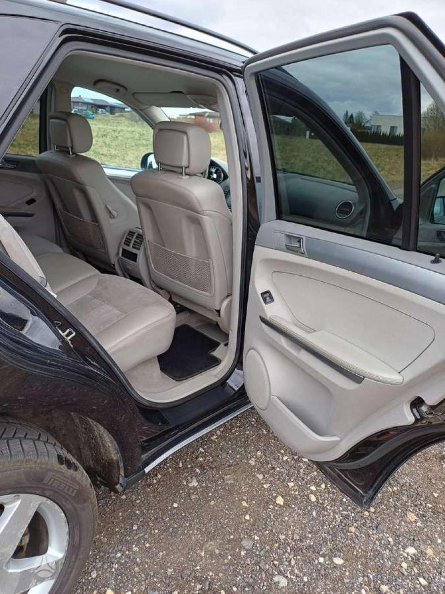 Black Mercedes-Benz ML 280 2006 in Vilnius, with an engine capacity of 2.99 L and mileage of 300 thousand km for 4500 €, photo 11 on AUTOMOTO.COM.LV
