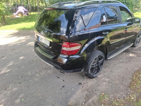 Melns Mercedes-Benz ML 280 2006 Rīga, ar dzinēja tilpumu 3.00 L un nobraukumu 276 tūkst. km par 5600 €, foto 6 vietnē AUTOMOTO.COM.LV