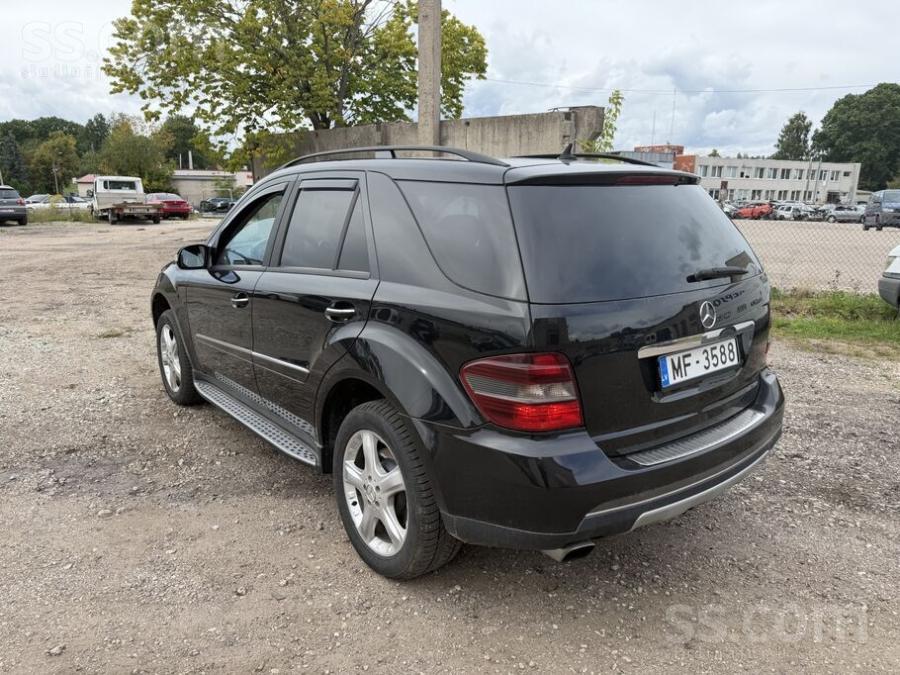 Melns Mercedes-Benz ML 280 2006 Rēzekne, ar dzinēja tilpumu 3.00 L un nobraukumu 0 tūkst. km par 3650 €, foto 8 vietnē AUTOMOTO.COM.LV
