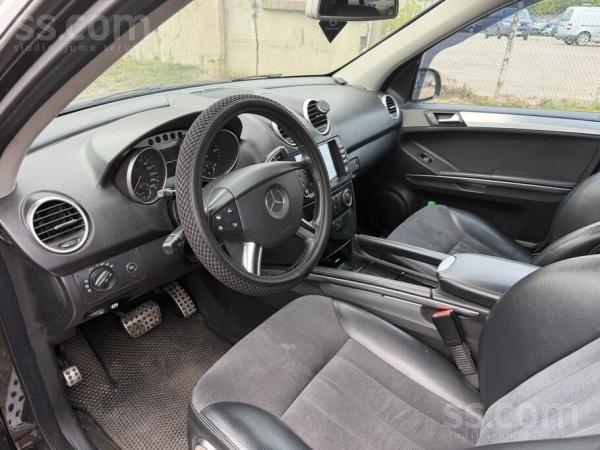 Black Mercedes-Benz ML 280 2006 in Rezekne, with an engine capacity of 3.00 L and mileage of 0 thousand km for 3650 €, photo 8 on AUTOMOTO.COM.LV