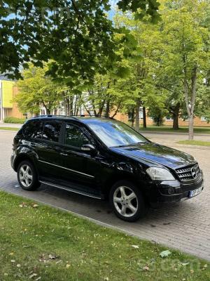 Black Mercedes-Benz ML 280 2006 in Rezekne, with an engine capacity of 3.00 L and mileage of 305 thousand km for 3750 €, photo 1 on AUTOMOTO.COM.LV