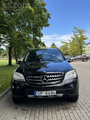 Black Mercedes-Benz ML 280 2006 in Rezekne, with an engine capacity of 3.00 L and mileage of 305 thousand km for 3750 €, photo 3 on AUTOMOTO.COM.LV
