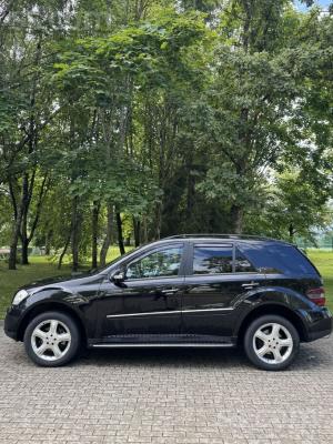 Black Mercedes-Benz ML 280 2006 in Rezekne, with an engine capacity of 3.00 L and mileage of 305 thousand km for 3750 €, photo 4 on AUTOMOTO.COM.LV