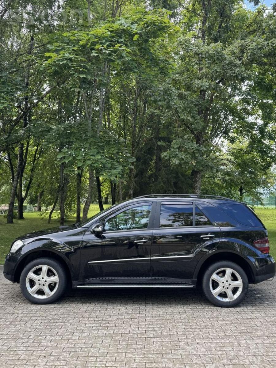 Black Mercedes-Benz ML 280 2006 in Rezekne, with an engine capacity of 3.00 L and mileage of 305 thousand km for 3750 €, photo 4 on AUTOMOTO.COM.LV