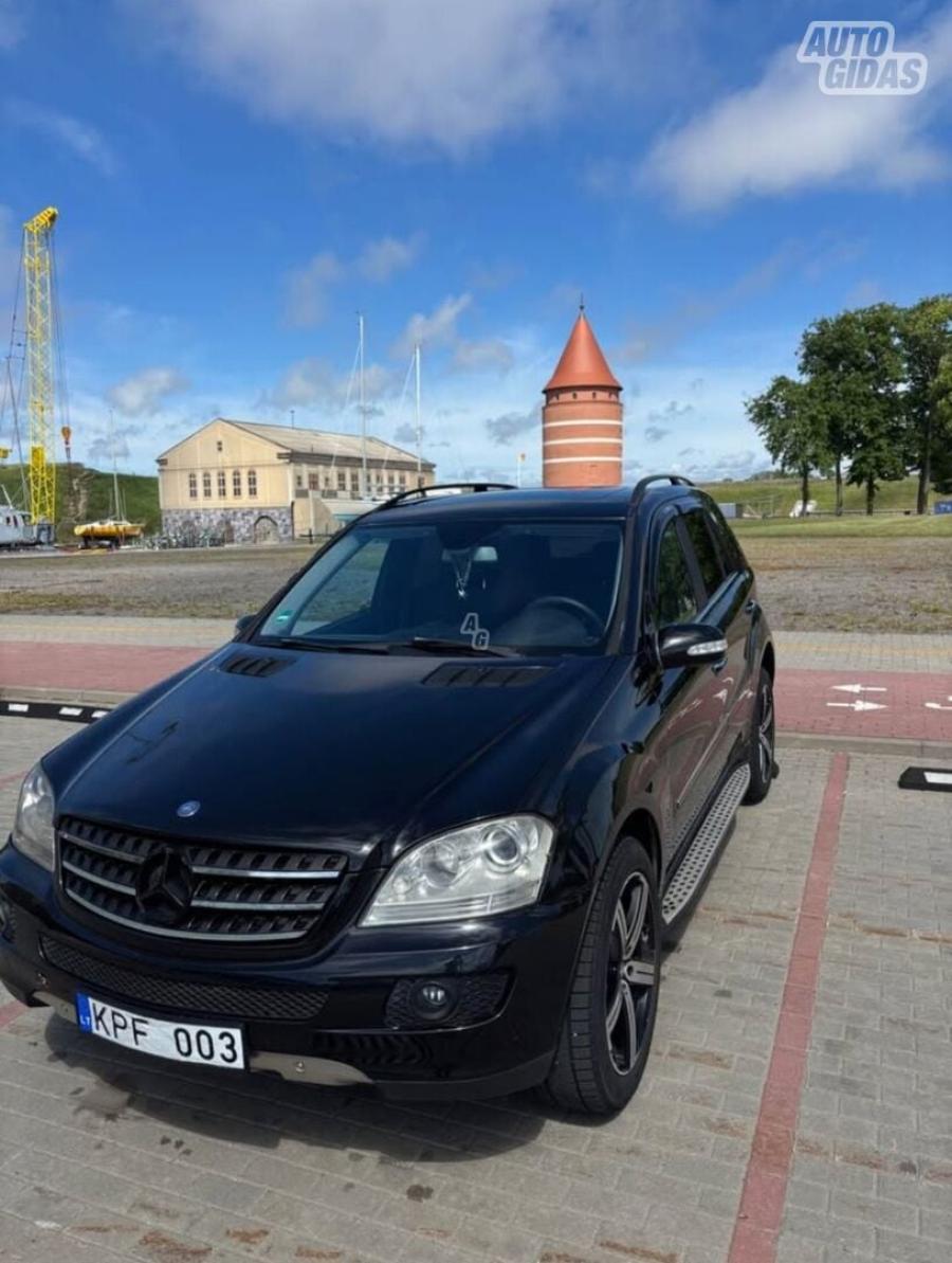 Black Mercedes-Benz ML 280 2006 in Klaipeda, with an engine capacity of 3.00 L and mileage of 311 thousand km for 5500 €, photo 1 on AUTOMOTO.COM.LV