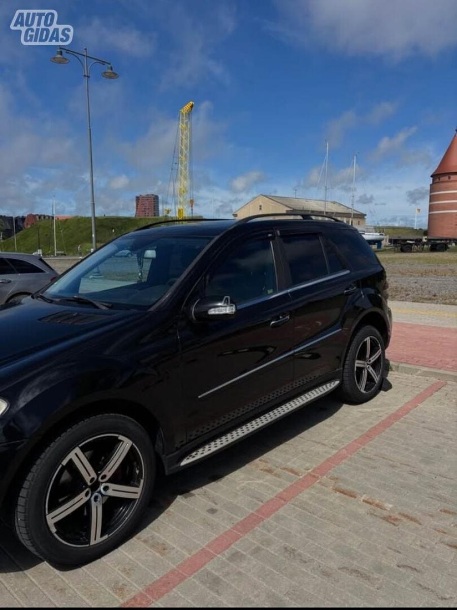 Black Mercedes-Benz ML 280 2006 in Klaipeda, with an engine capacity of 3.00 L and mileage of 311 thousand km for 5500 €, photo 3 on AUTOMOTO.COM.LV