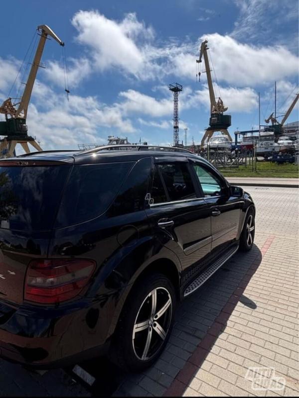 Black Mercedes-Benz ML 280 2006 in Klaipeda, with an engine capacity of 3.00 L and mileage of 311 thousand km for 5500 €, photo 4 on AUTOMOTO.COM.LV