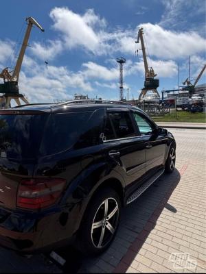 Black Mercedes-Benz ML 280 2006 in Klaipeda, with an engine capacity of 3.00 L and mileage of 311 thousand km for 5500 €, photo 5 on AUTOMOTO.COM.LV