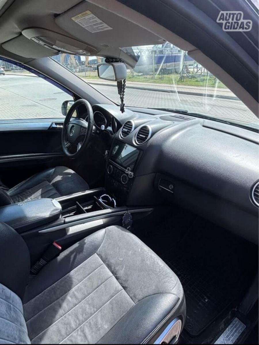 Black Mercedes-Benz ML 280 2006 in Klaipeda, with an engine capacity of 3.00 L and mileage of 311 thousand km for 5500 €, photo 6 on AUTOMOTO.COM.LV