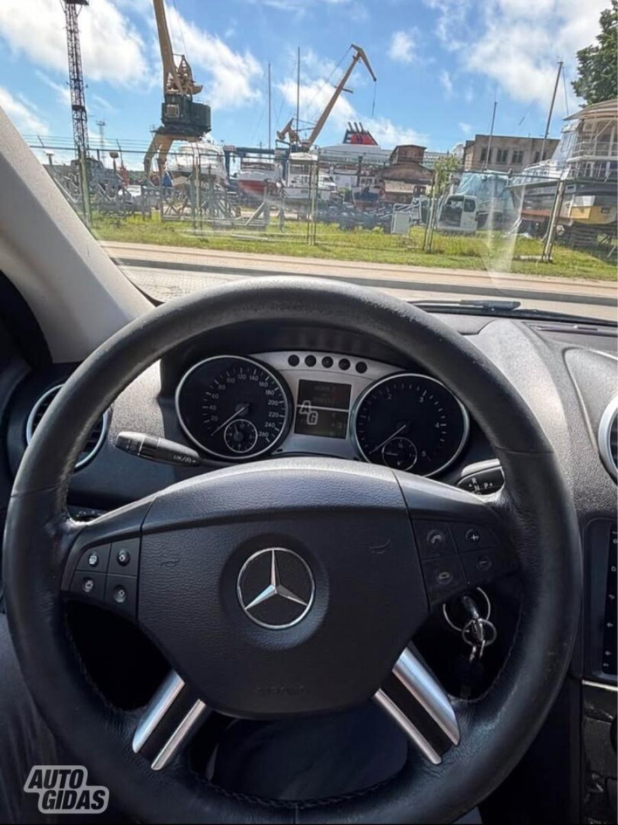 Black Mercedes-Benz ML 280 2006 in Klaipeda, with an engine capacity of 3.00 L and mileage of 311 thousand km for 5500 €, photo 8 on AUTOMOTO.COM.LV