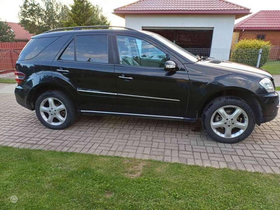 Черный Мерседес МЛ 280 2006 в Вильнюс, объемом двигателя 2.99 л и пробегом 302 тыс. км за 4500 €, фото 4 на AUTOMOTO.COM.LV