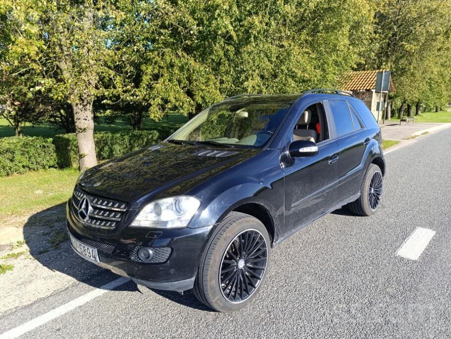 Melns Mercedes-Benz ML 280 2006 Saldus, ar dzinēja tilpumu 3.00 L un nobraukumu 322 tūkst. km par 4200 €, foto 1 vietnē AUTOMOTO.COM.LV