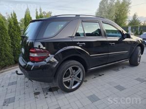 Melns Mercedes-Benz ML 280 2007 Rīga, ar dzinēja tilpumu 3.00 L un nobraukumu 340 tūkst. km par 5500 €, foto 3 vietnē AUTOMOTO.COM.LV