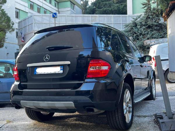 Melns Mercedes-Benz ML 280 2007 Viļņa, ar dzinēja tilpumu 2.80 L un nobraukumu 20 tūkst. km par 5700 €, foto 4 vietnē AUTOMOTO.COM.LV