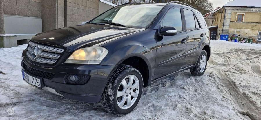 Melns Mercedes-Benz ML 280 2007 Kauņa, ar dzinēja tilpumu 3.00 L un nobraukumu 400 tūkst. km par 4999 €, foto 1 vietnē AUTOMOTO.COM.LV