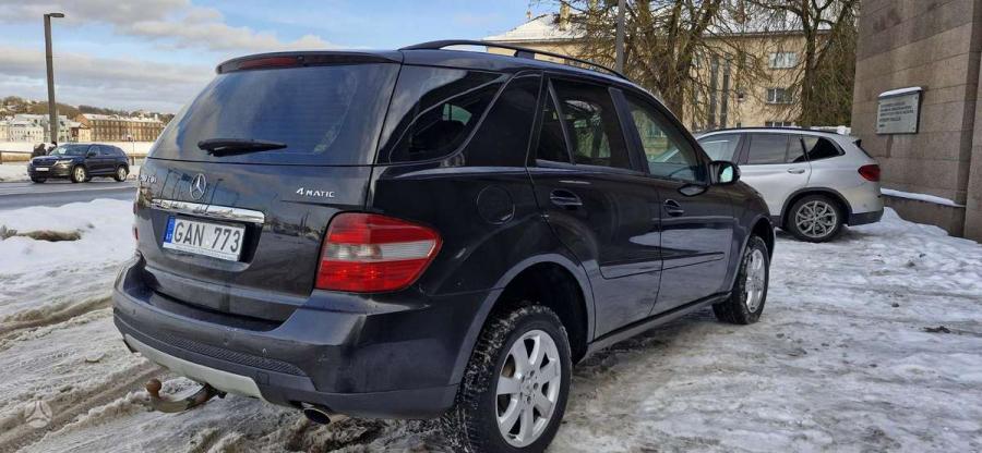 Melns Mercedes-Benz ML 280 2007 Kauņa, ar dzinēja tilpumu 3.00 L un nobraukumu 400 tūkst. km par 4999 €, foto 5 vietnē AUTOMOTO.COM.LV