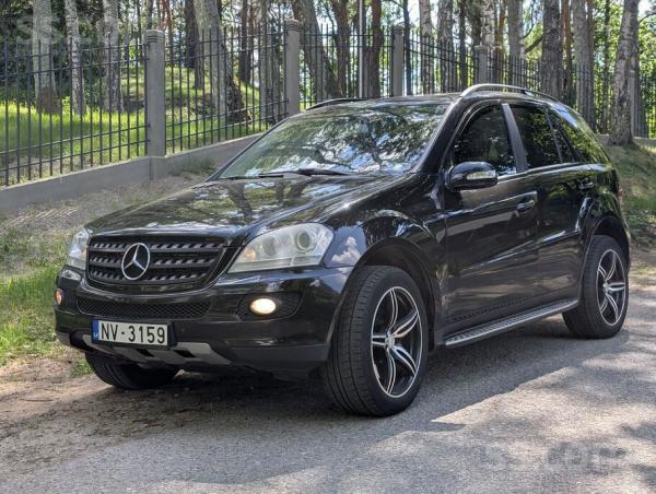 Black Mercedes-Benz ML 280 2007 in Riga, with an engine capacity of 3.00 L and mileage of 286 thousand km for 4500 €, photo 2 on AUTOMOTO.COM.LV
