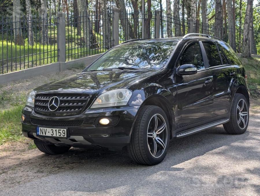 Black Mercedes-Benz ML 280 2007 in Riga, with an engine capacity of 3.00 L and mileage of 286 thousand km for 4500 €, photo 3 on AUTOMOTO.COM.LV
