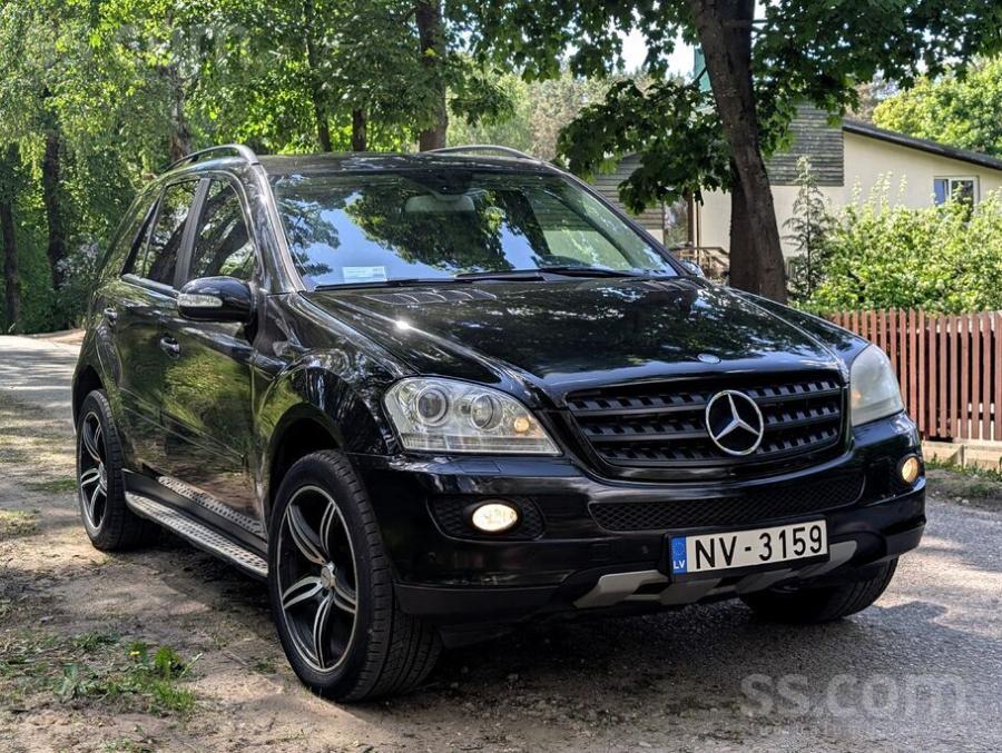 Black Mercedes-Benz ML 280 2007 in Riga, with an engine capacity of 3.00 L and mileage of 286 thousand km for 4500 €, photo 4 on AUTOMOTO.COM.LV