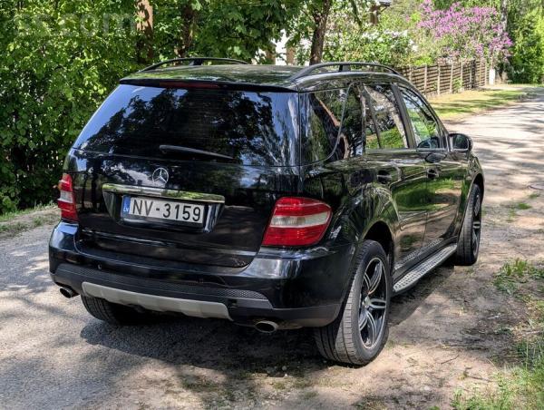 Black Mercedes-Benz ML 280 2007 in Riga, with an engine capacity of 3.00 L and mileage of 286 thousand km for 4500 €, photo 4 on AUTOMOTO.COM.LV