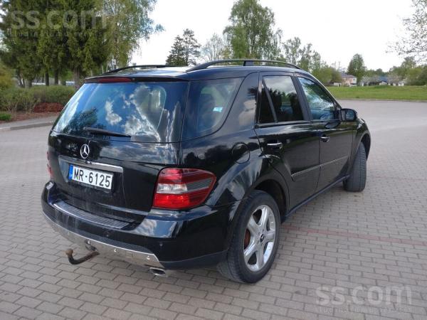 Melns Mercedes-Benz ML 280 2007 Ogre, ar dzinēja tilpumu 3.00 L un nobraukumu 319 tūkst. km par 6500 €, foto 4 vietnē AUTOMOTO.COM.LV