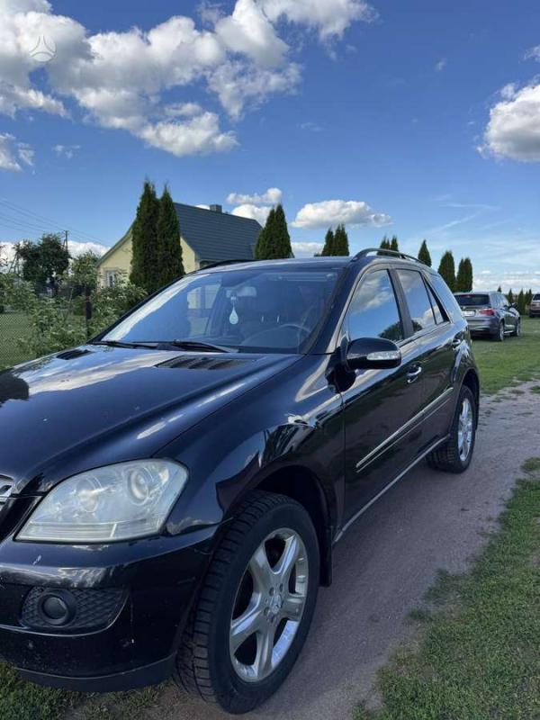 Melns Mercedes-Benz ML 280 2007 Viļņa, ar dzinēja tilpumu 2.99 L un nobraukumu 526 tūkst. km par 4300 €, foto 2 vietnē AUTOMOTO.COM.LV