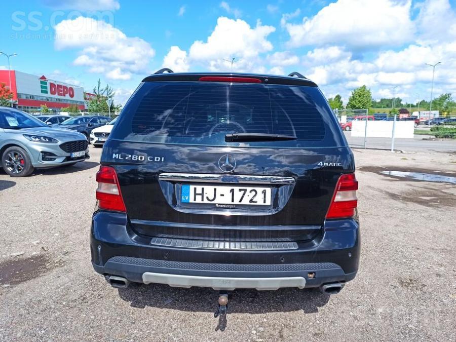 Black Mercedes-Benz ML 280 2007 in Daugavpils, with an engine capacity of 3.00 L and mileage of 0 thousand km for 4950 €, photo 7 on AUTOMOTO.COM.LV