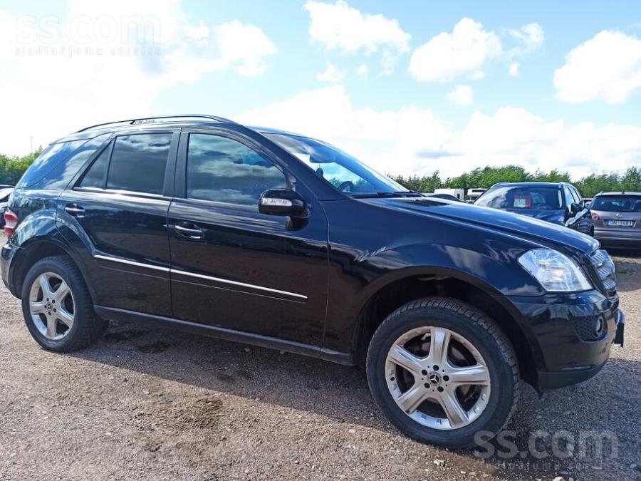 Black Mercedes-Benz ML 280 2007 in Daugavpils, with an engine capacity of 3.00 L and mileage of 0 thousand km for 4950 €, photo 9 on AUTOMOTO.COM.LV
