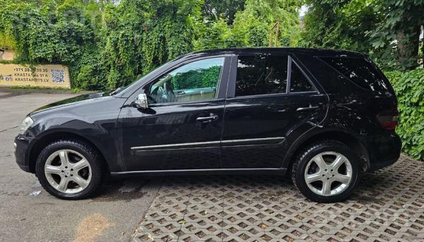 Melns Mercedes-Benz ML 280 2007 Rīga, ar dzinēja tilpumu 3.00 L un nobraukumu 306 tūkst. km par 4800 €, foto 3 vietnē AUTOMOTO.COM.LV