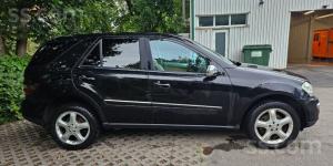 Black Mercedes-Benz ML 280 2007 in Riga, with an engine capacity of 3.00 L and mileage of 306 thousand km for 4800 €, photo 5 on AUTOMOTO.COM.LV