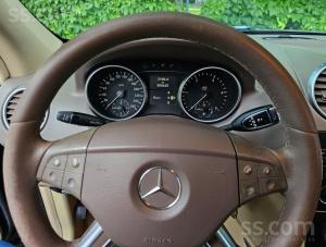 Black Mercedes-Benz ML 280 2007 in Riga, with an engine capacity of 3.00 L and mileage of 306 thousand km for 4800 €, photo 12 on AUTOMOTO.COM.LV