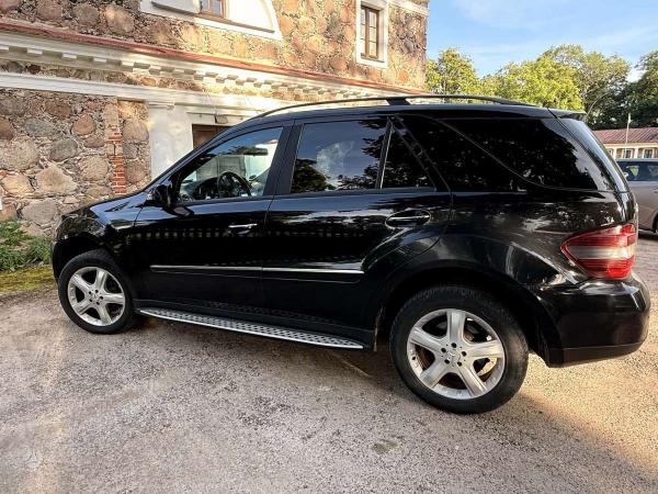 Black Mercedes-Benz ML 280 2007 in Rokiskis, with an engine capacity of 2.99 L and mileage of 274 thousand km for 4600 €, photo 2 on AUTOMOTO.COM.LV