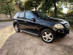Black Mercedes-Benz ML 280 2007 in Rokiskis, with an engine capacity of 2.99 L and mileage of 274 thousand km for 4600 €, photo 4 on AUTOMOTO.COM.LV