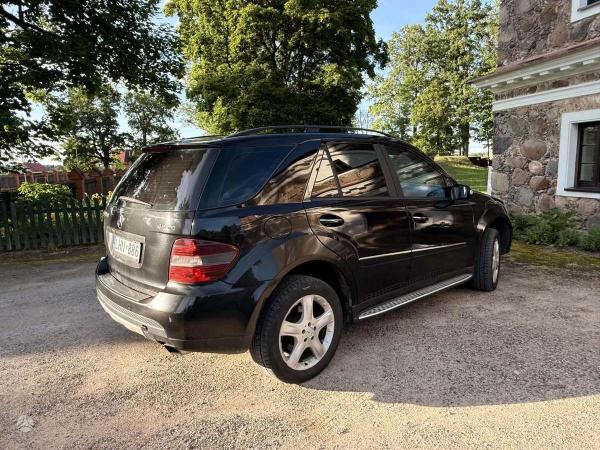 Black Mercedes-Benz ML 280 2007 in Rokiskis, with an engine capacity of 2.99 L and mileage of 274 thousand km for 4600 €, photo 5 on AUTOMOTO.COM.LV
