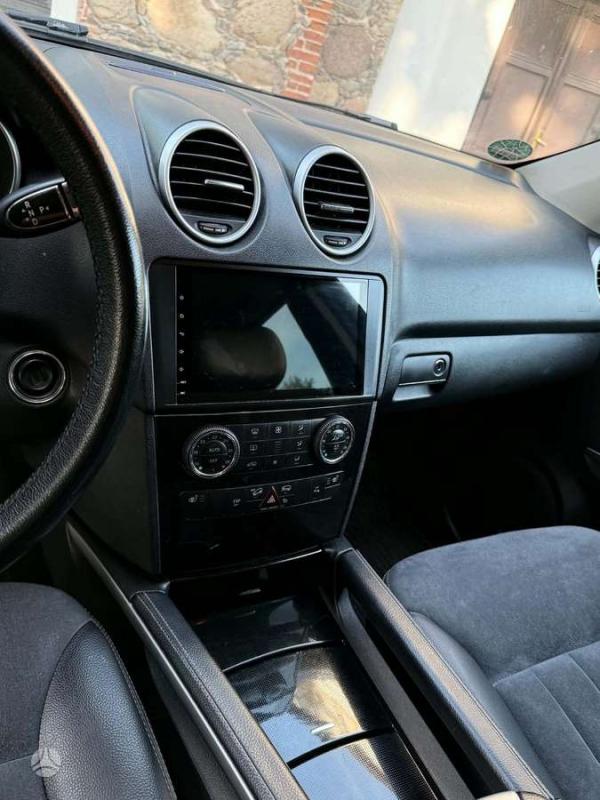 Black Mercedes-Benz ML 280 2007 in Rokiskis, with an engine capacity of 2.99 L and mileage of 274 thousand km for 4600 €, photo 8 on AUTOMOTO.COM.LV