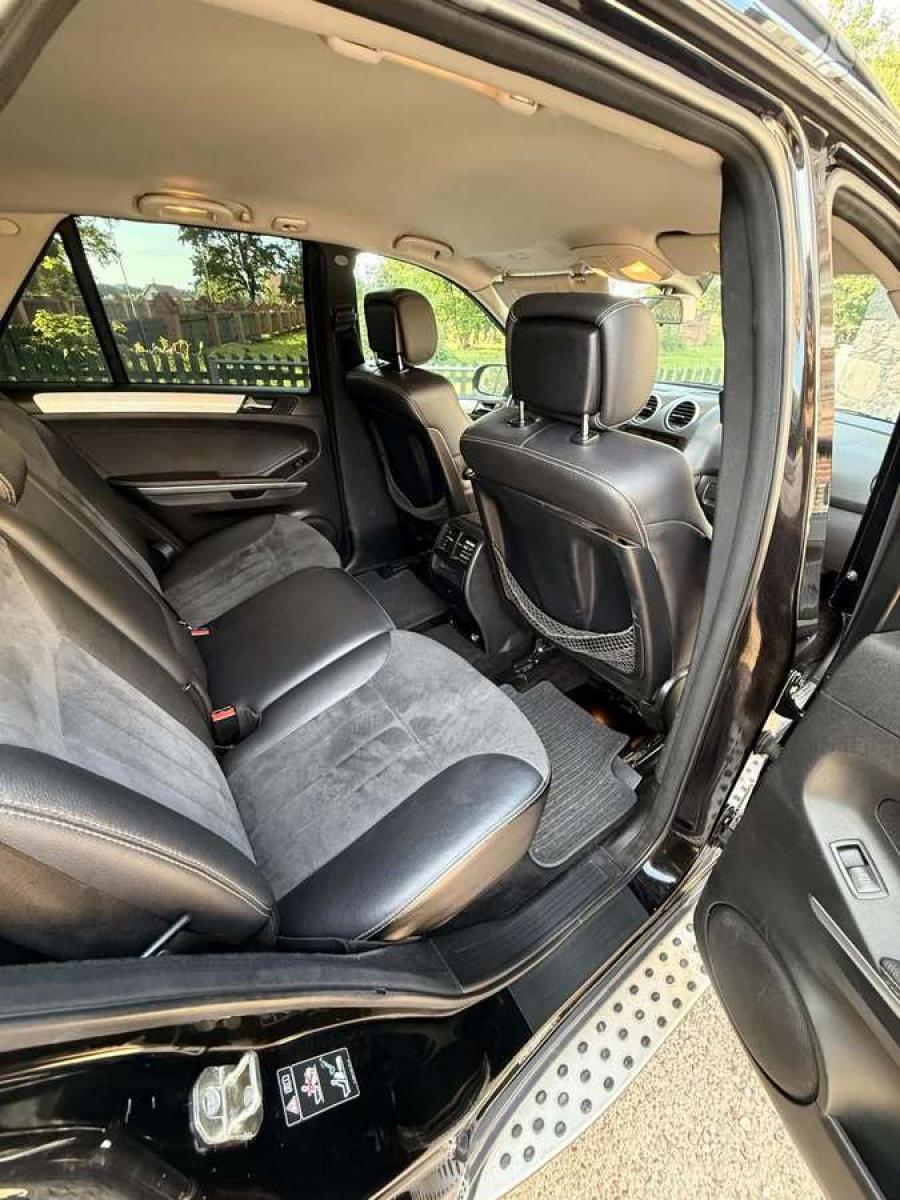 Black Mercedes-Benz ML 280 2007 in Rokiskis, with an engine capacity of 2.99 L and mileage of 274 thousand km for 4600 €, photo 10 on AUTOMOTO.COM.LV